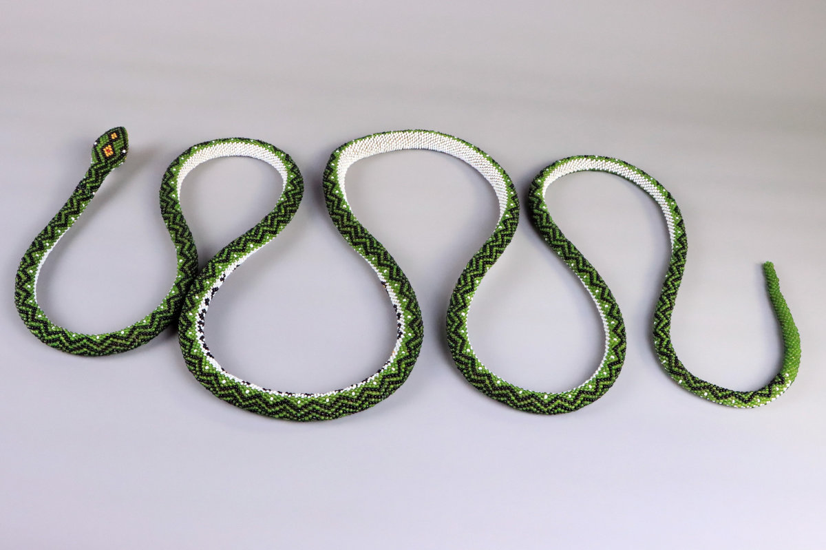 1x4 Exhibition - Bead Snake